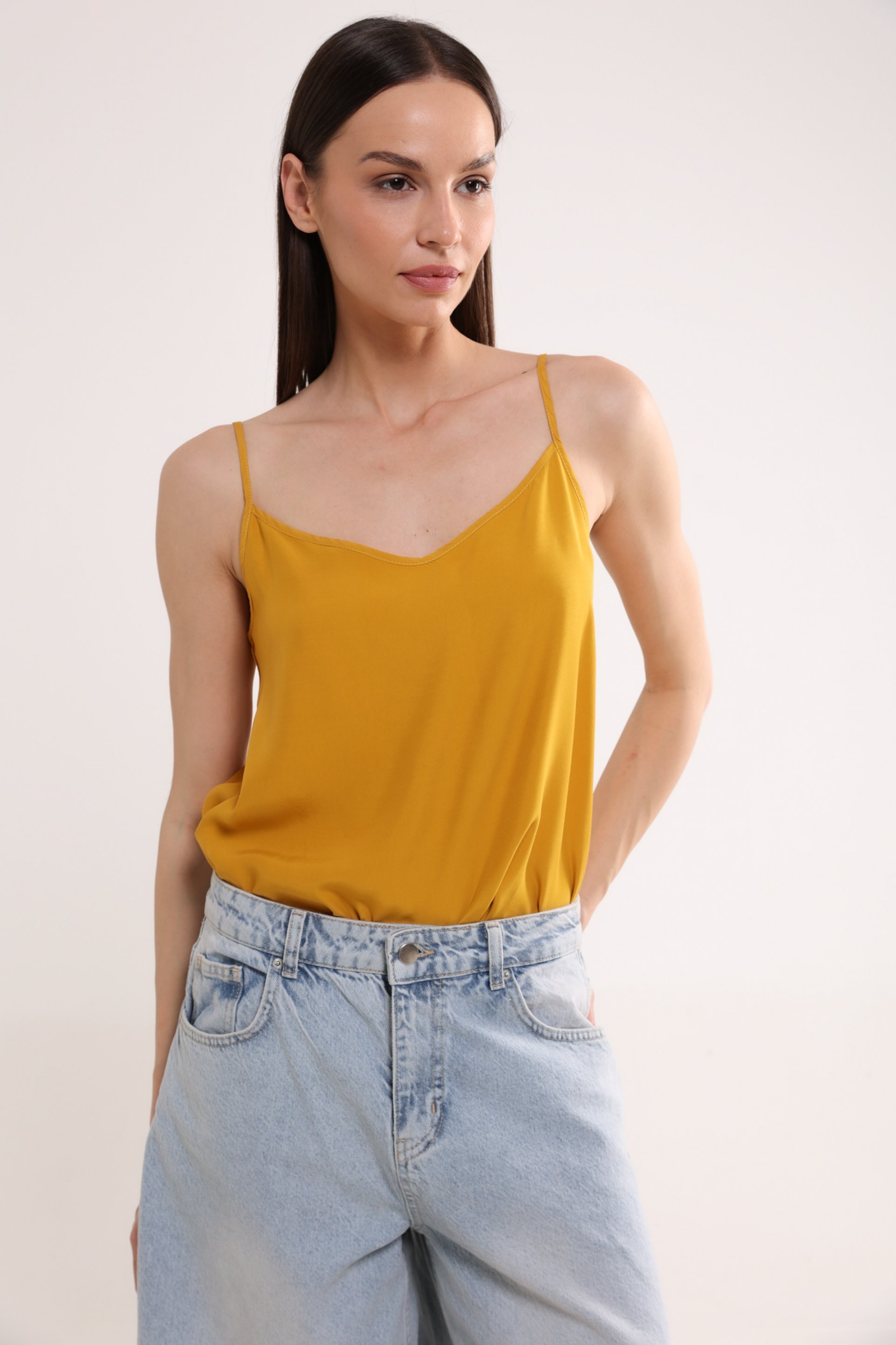 VISKOZNA BLUZA NA BRETELE