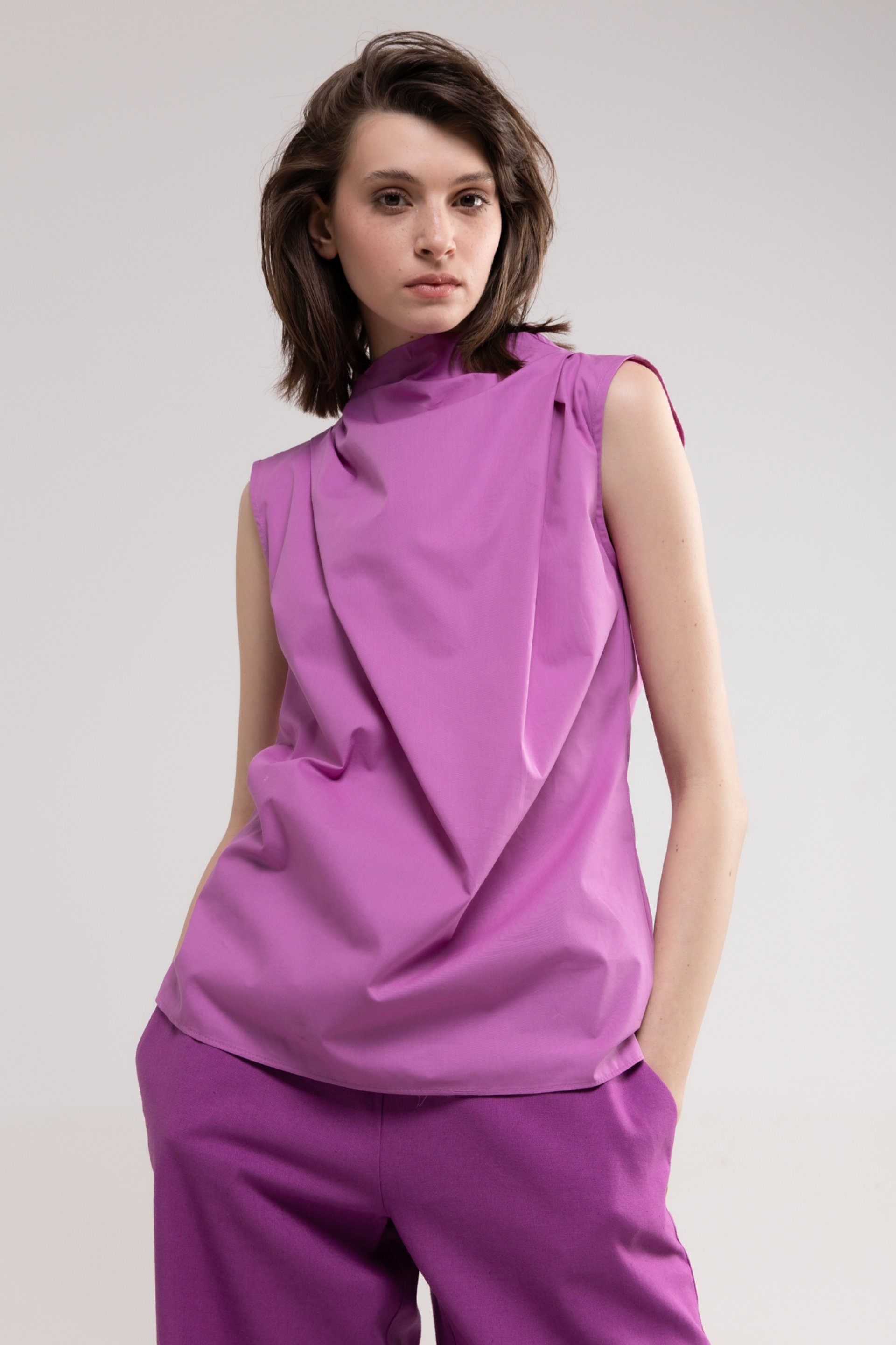 PAMUČNA BLUZA BEZ RUKAVA