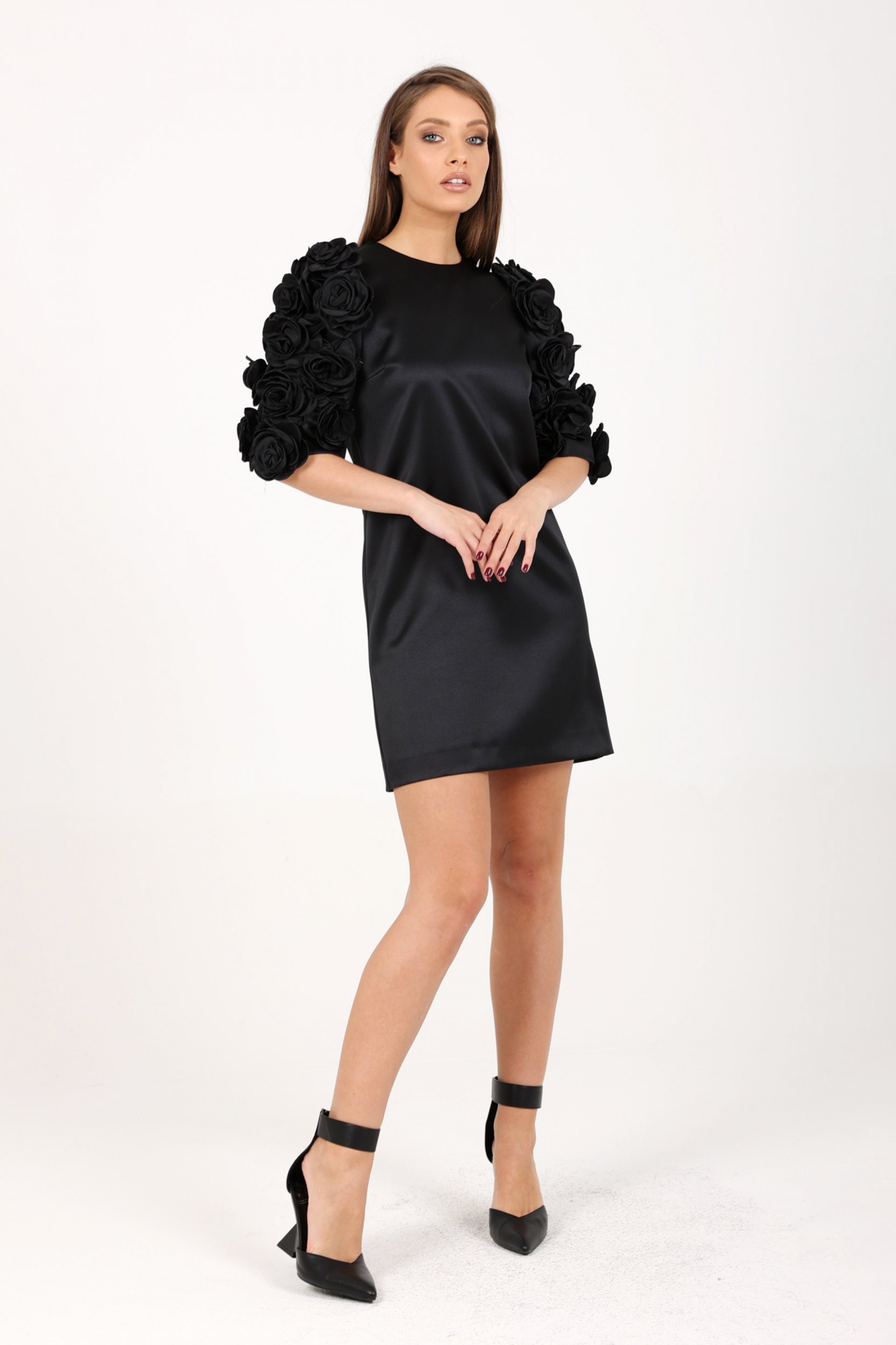 KRATKA HALJINA SA CVETNIM DETALJIMA